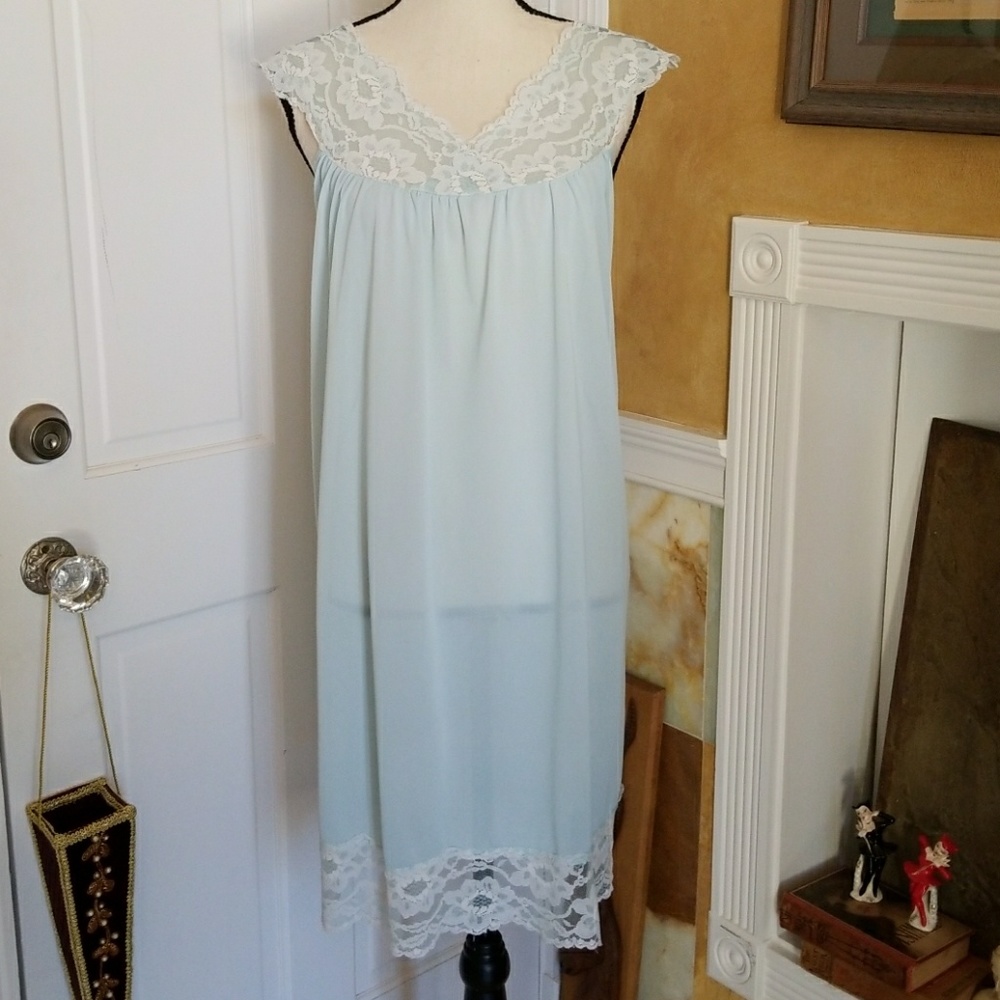 Vintage 1960's Helen Of Troy Baby Blue Nightgown - Gem